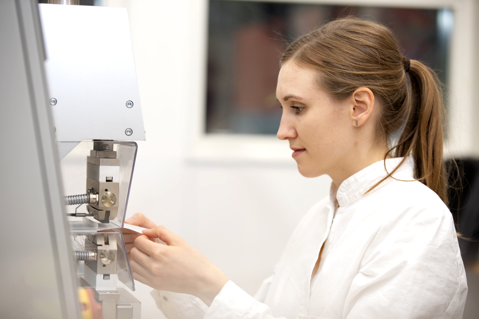 Reliable paper for exceptionally flexible packaging